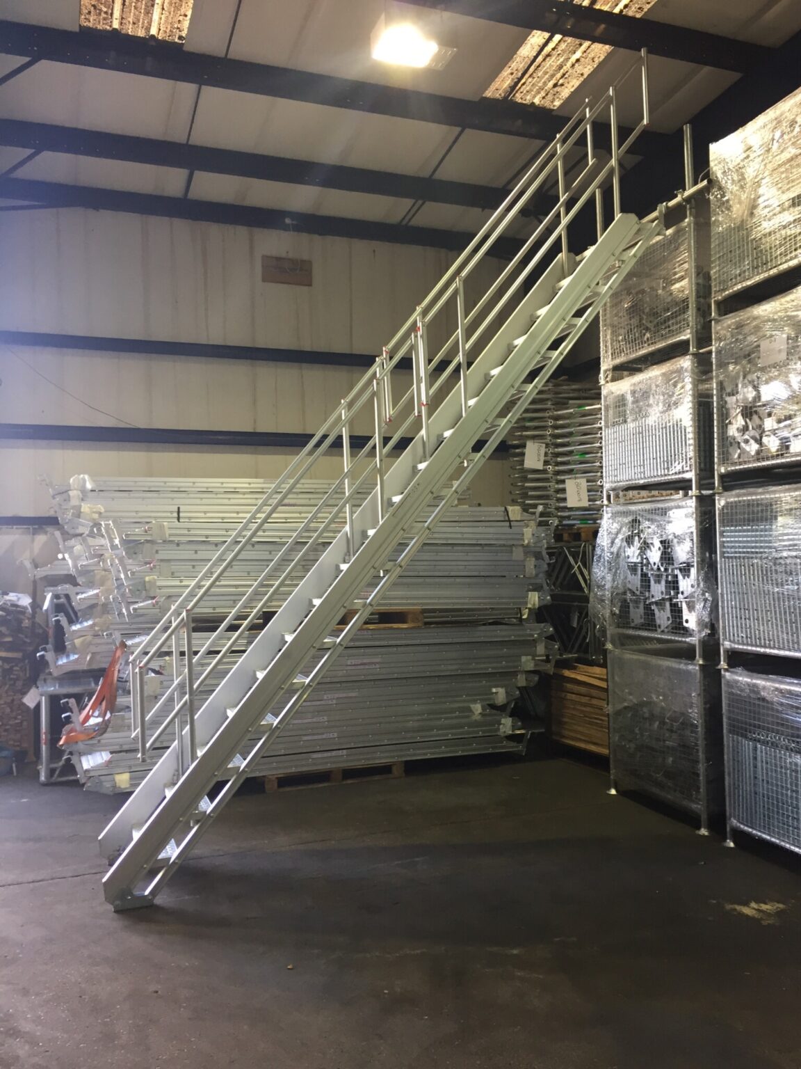 Voorlopige/mobiele uitschuifbare trap van min 557mm tot max 4146mm - Ranger trap - Werfix